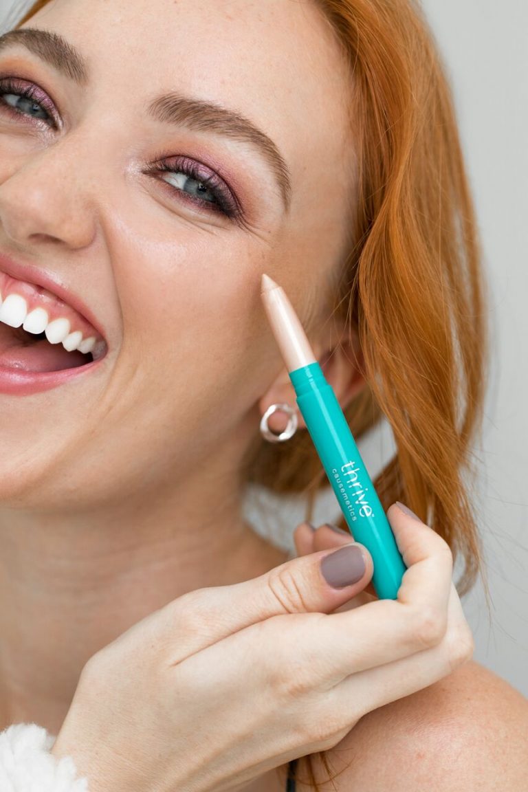 The Holiday Makeup Tutorial That Looks Good on Every Skin Tone - FabFitFun