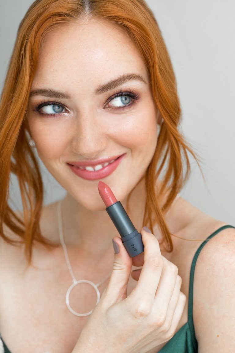 The Holiday Makeup Tutorial That Looks Good on Every Skin Tone - FabFitFun