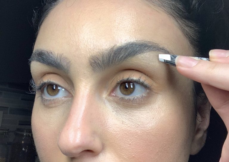 How to Groom Your Eyebrows at Home, According to a Pro - FabFitFun