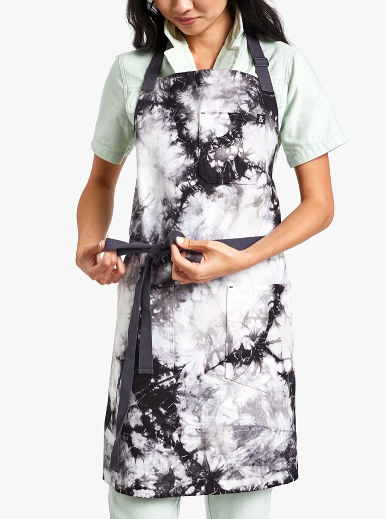12 Chef-Approved Aprons To Cook Your Favorite Meals In